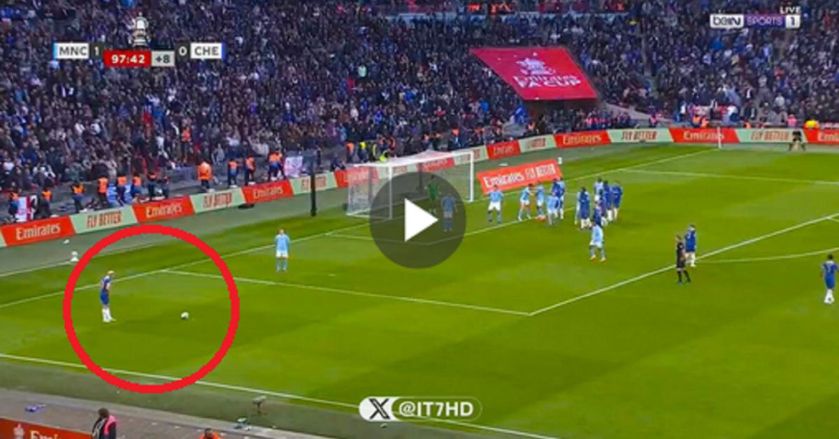 RZUT WOLNY w wykonaniu Mudryka z 98. minuty meczu z Manchesterem City ...