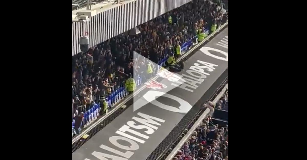 Kibic Maidstone United tak się cieszył z gola, że.... spadł z trybuny! [VIDEO] - Footroll